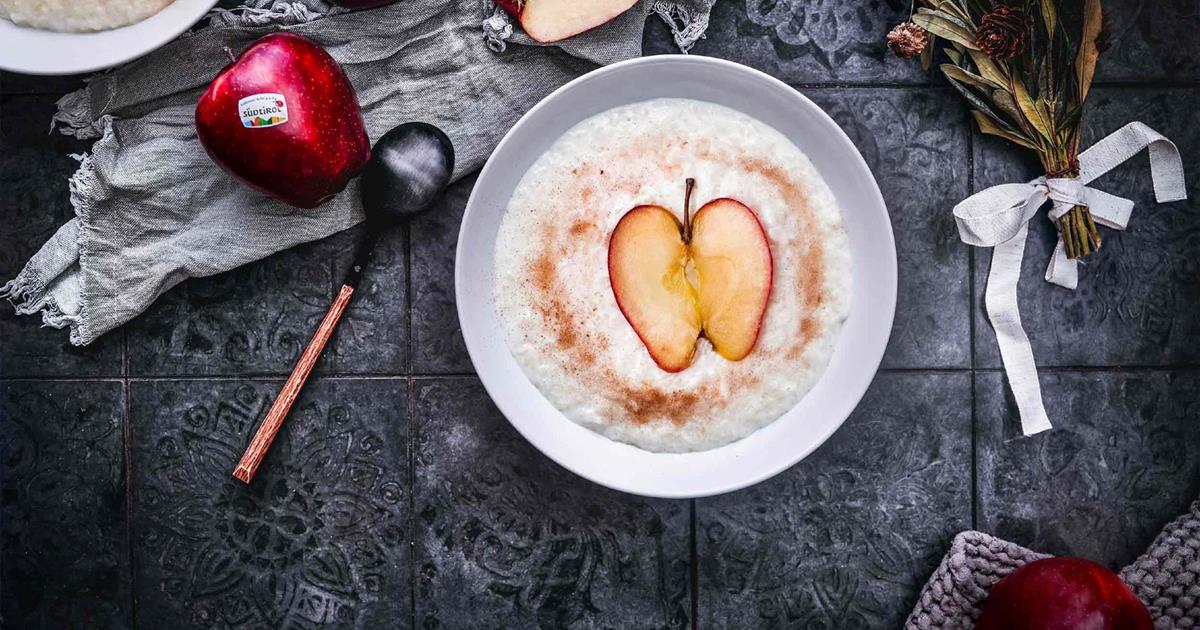 Rice pudding and poached apples